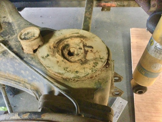 Vanagon – replacing rusted rear spring perch | shooftie